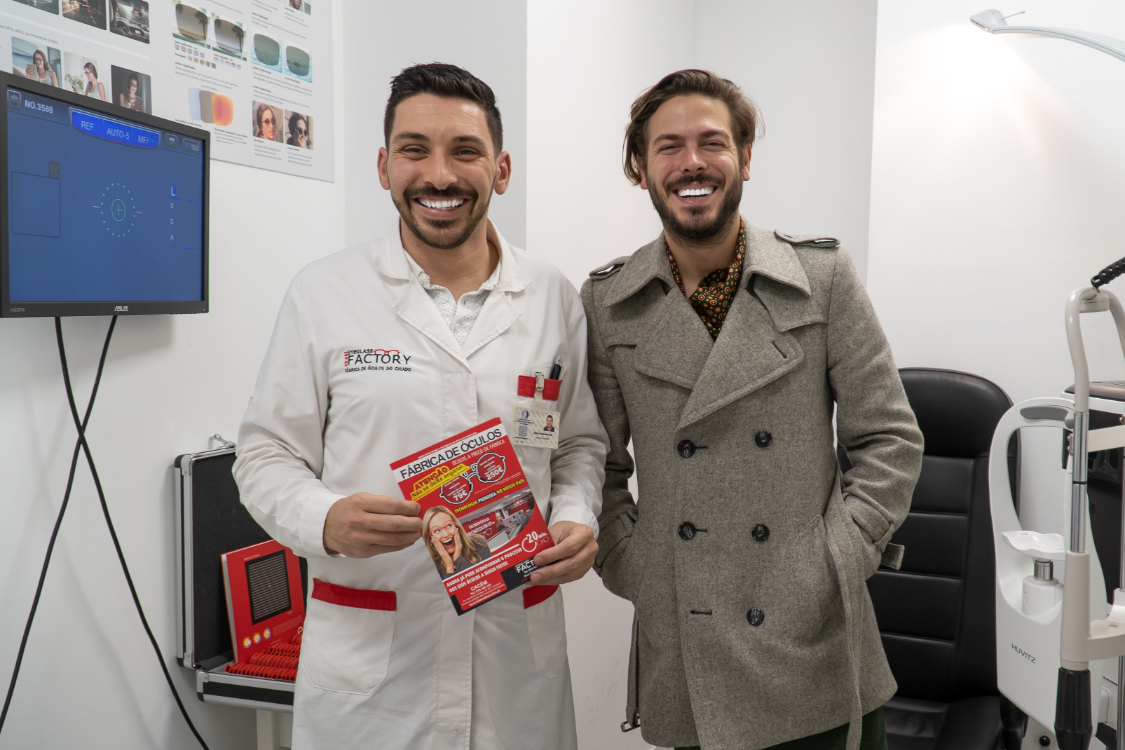 Prestes a lançar um novo álbum, Zé Manel teve óculos graduados em 20 ...