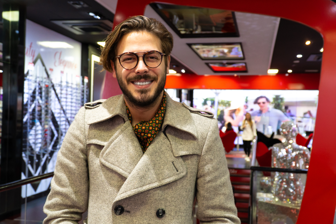 Prestes a lançar um novo álbum, Zé Manel teve óculos graduados em 20 ...