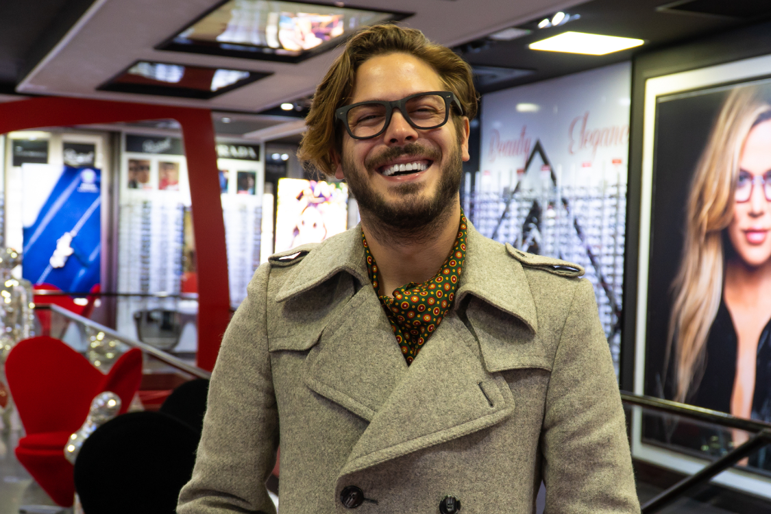 Prestes a lançar um novo álbum, Zé Manel teve óculos graduados em 20 ...