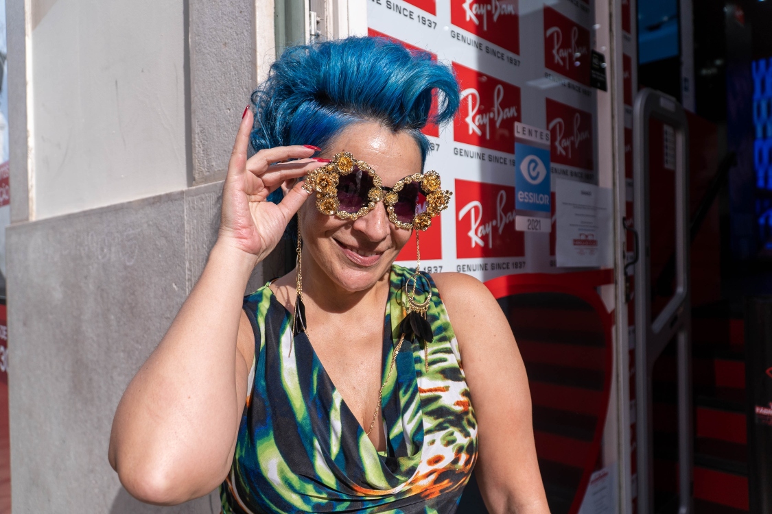 Wanda Stuart escolheu uns óculos irreverentes na nossa ótica, antes de ...