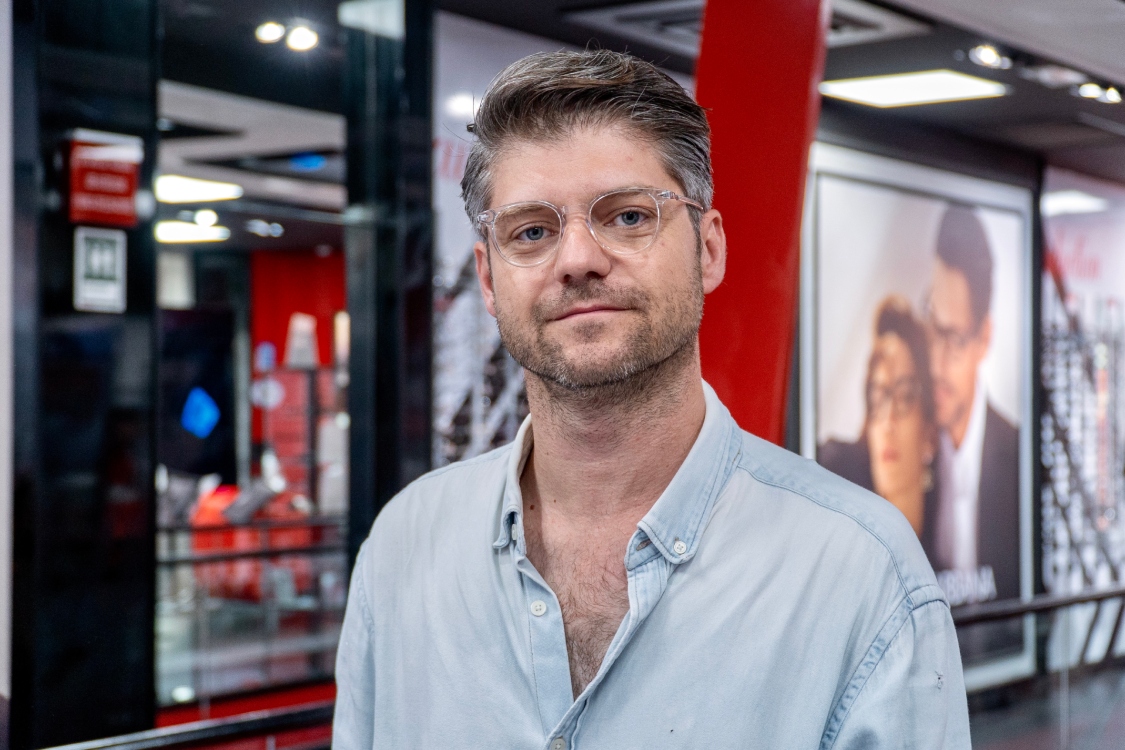 Pedro Caeiro rendido a vantagem "fantástica" da nossa ótica! - Chiado ...